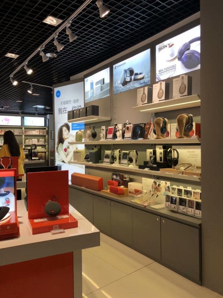 RECHI Provides Global Electronics Retailers With Retail Display & Store ...