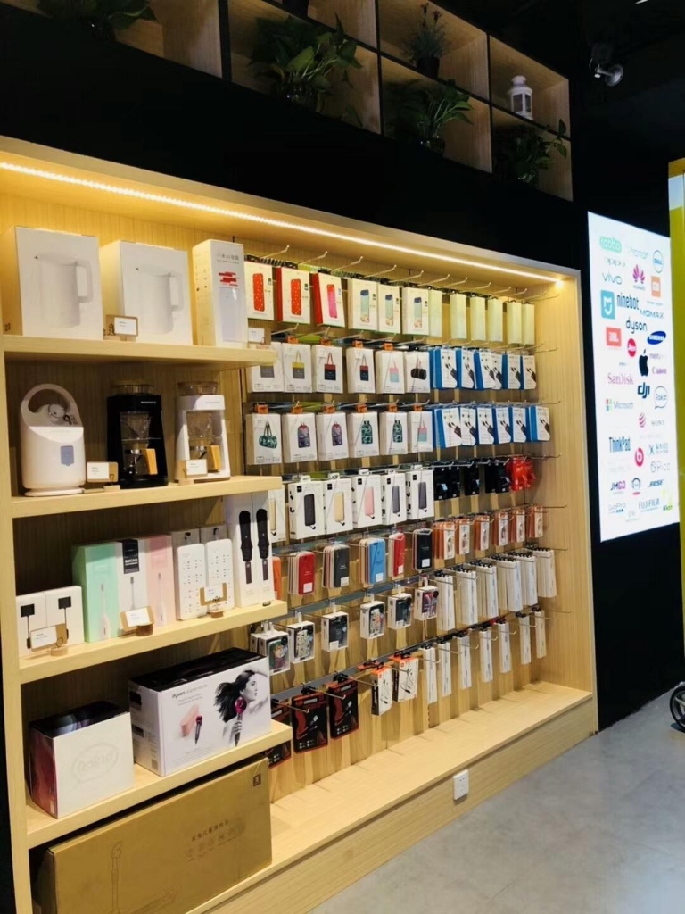 RECHI Provides Global Electronics Retailers With Retail Display & Store ...