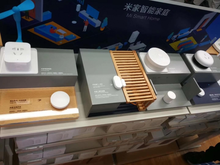 RECHI Custom Design Retail POS Display Stand For Electronics | RECHI