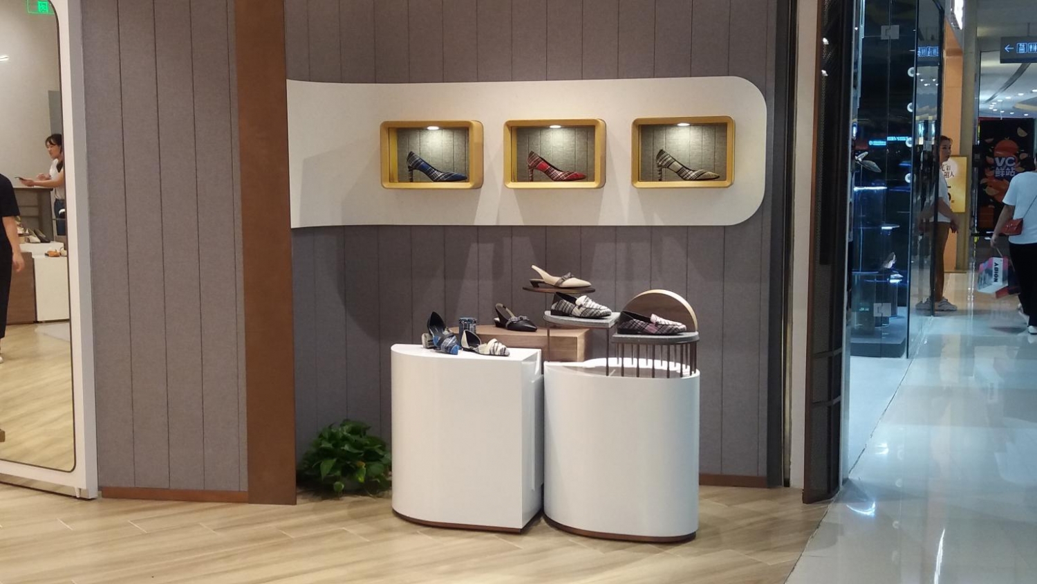 What Is A Good Retail Visual Merchandising Display Design | RECHI