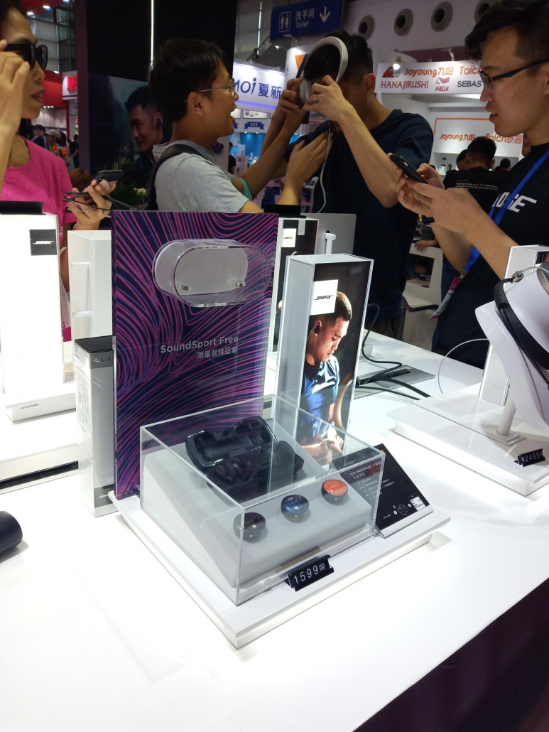 RECHI Custom Design Retail POS Display Stand For Electronics | RECHI