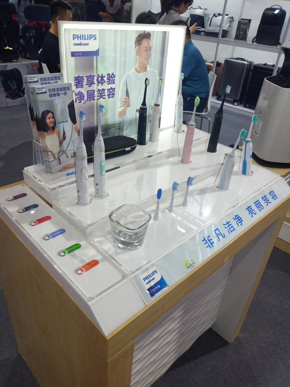 RECHI Custom Design Retail POS Display Stand For Electronics | RECHI