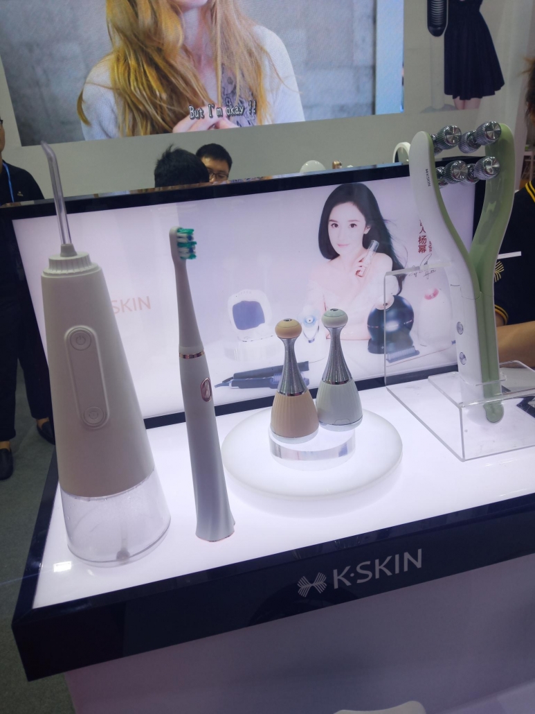 RECHI Custom Design Retail POS Display Stand For Electronics | RECHI