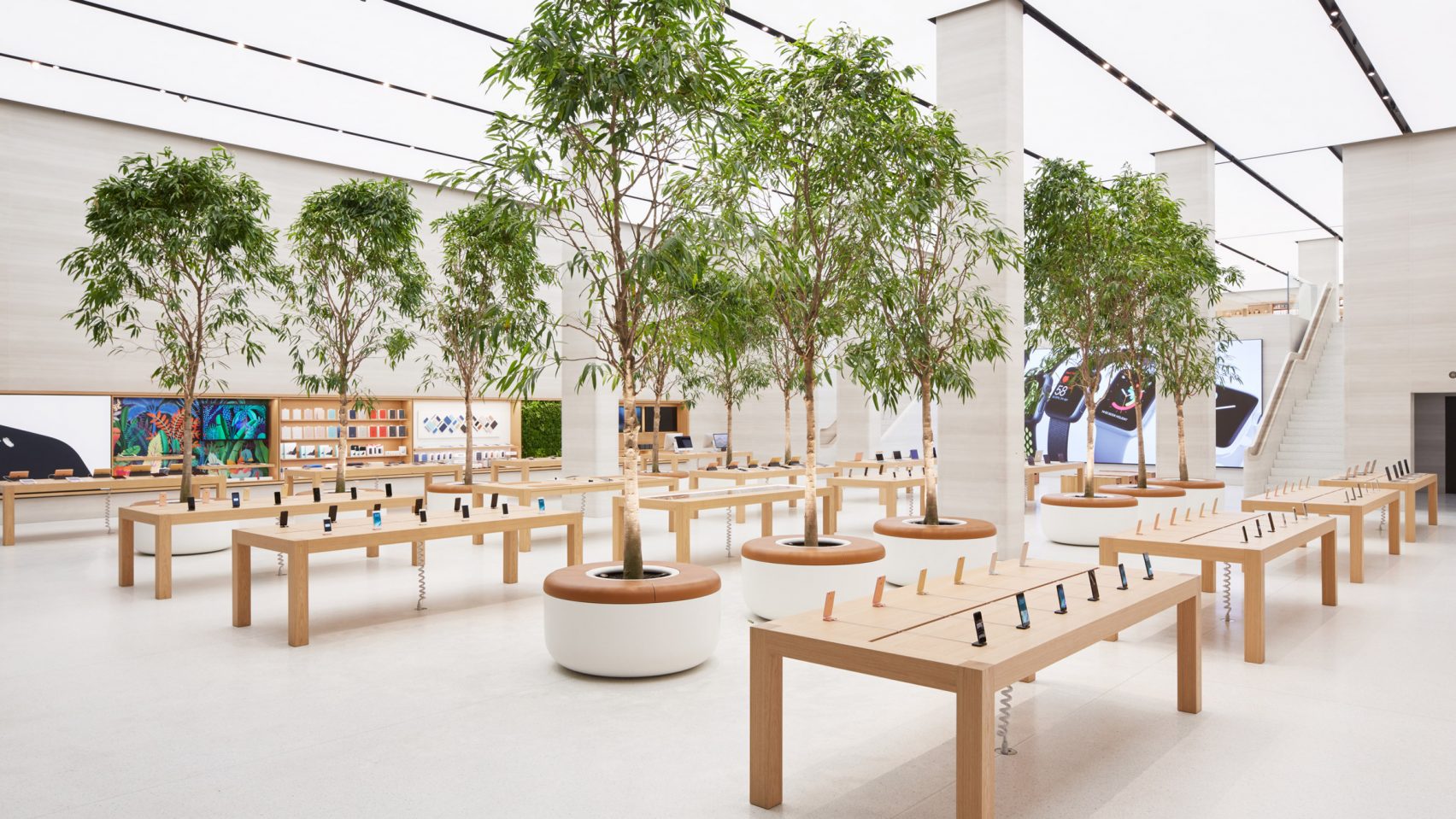 Apple Unveils Tree-filled Regent Street store by Foster + Partners | RECHI
