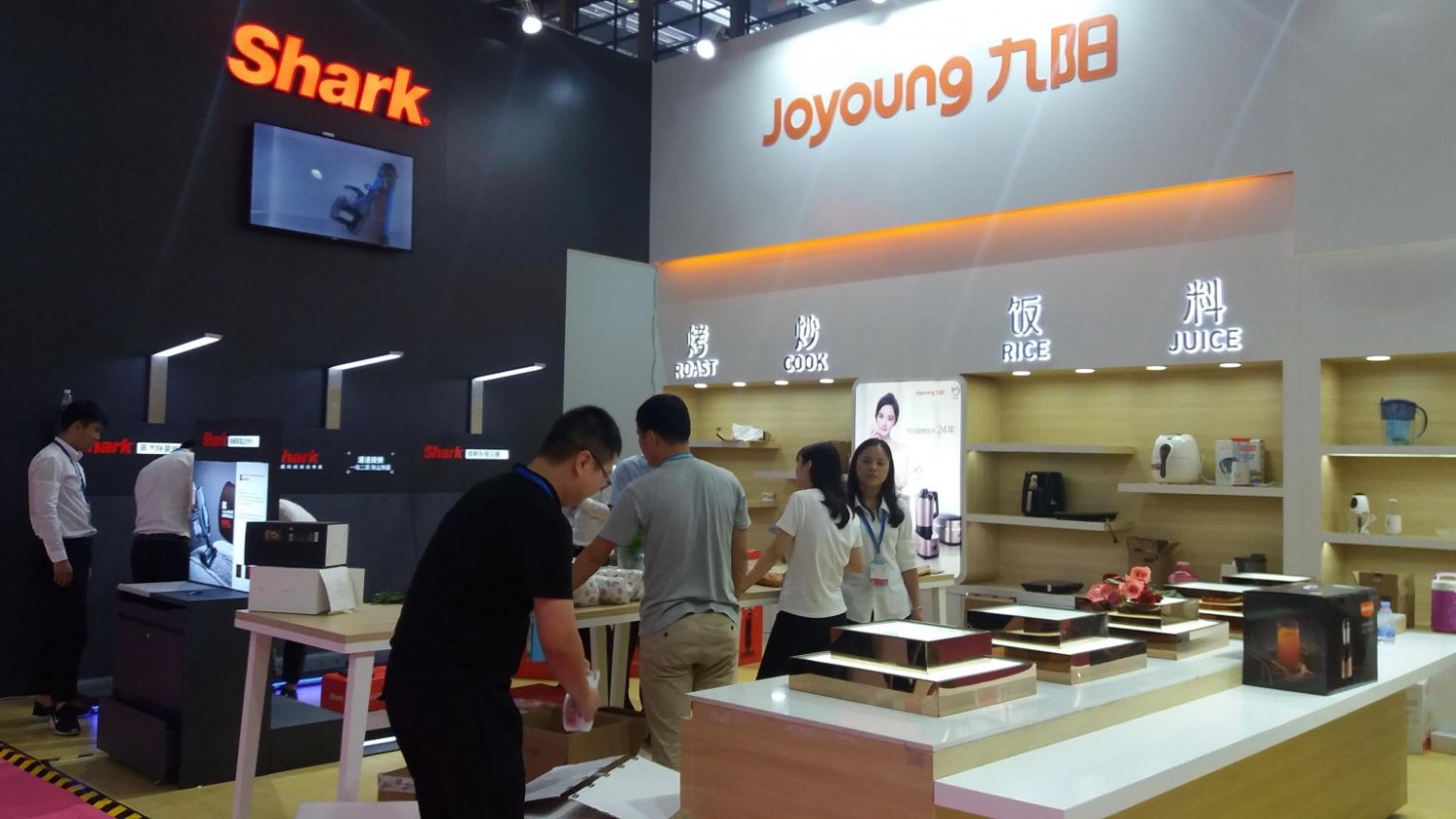 RECHI Provides Professional Retail Mobile Phone Store Design And Fitout ...