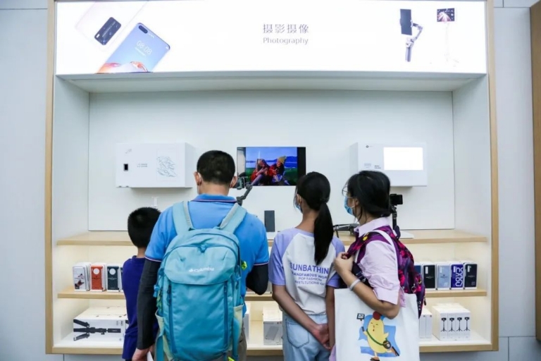 Huawei Smart Life Store At One Avenue | RECHI