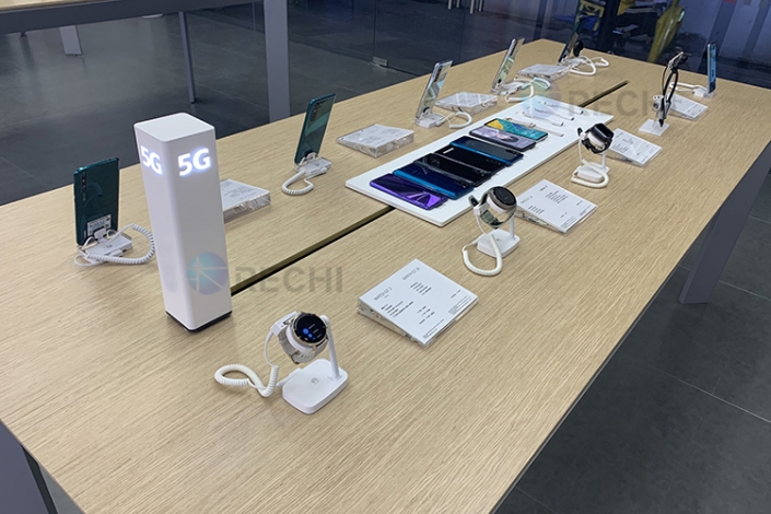 huawei-3.6-experience-store-mobile-phone-table-10 | RECHI