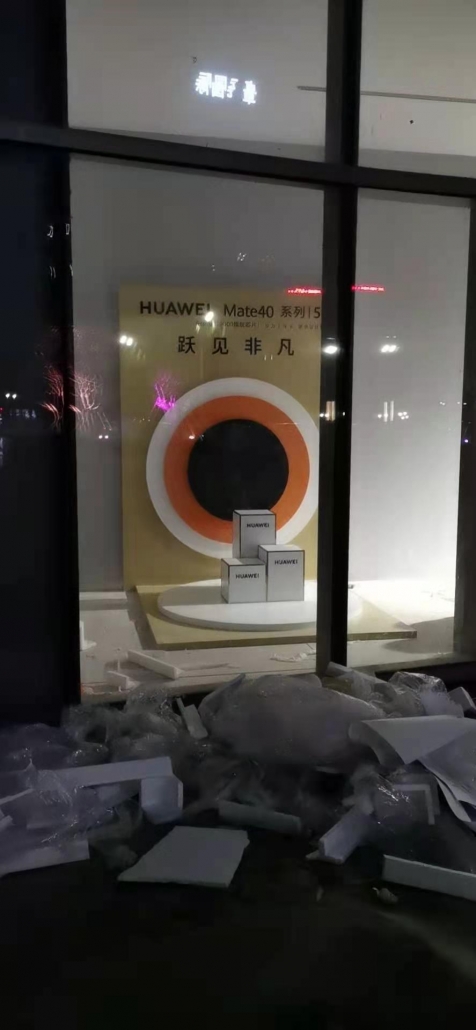 RECHI Custom Design & Manufacture Retail Window Display For Huawei | RECHI